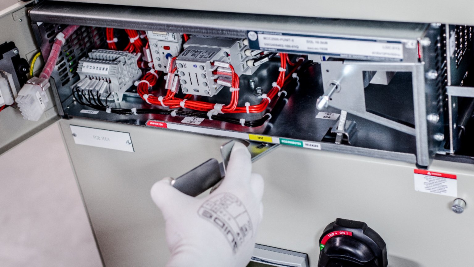 Integrate Faster with Low Voltage MCCs | Rockwell Automation | US