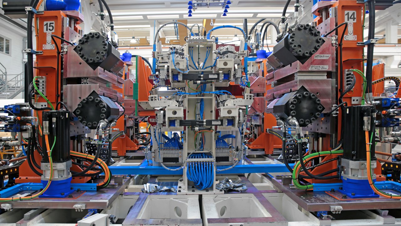 Cosma Brings The Connected Enterprise® to Life | Rockwell Automation