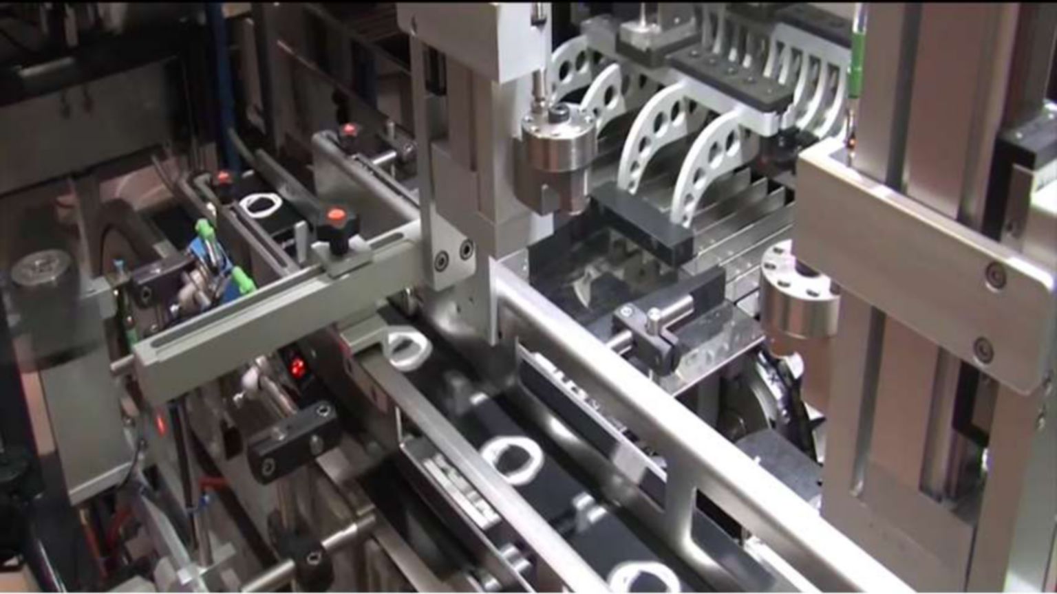 iTRAK Intelligent Track Systems | Rockwell Automation